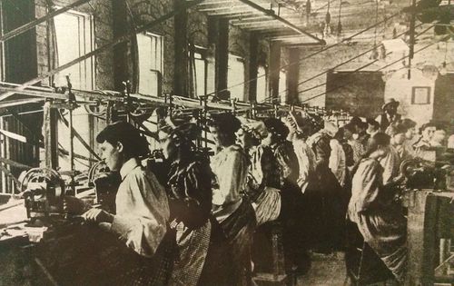 BUTTON INDUSTRY - Encyclopedia Dubuque